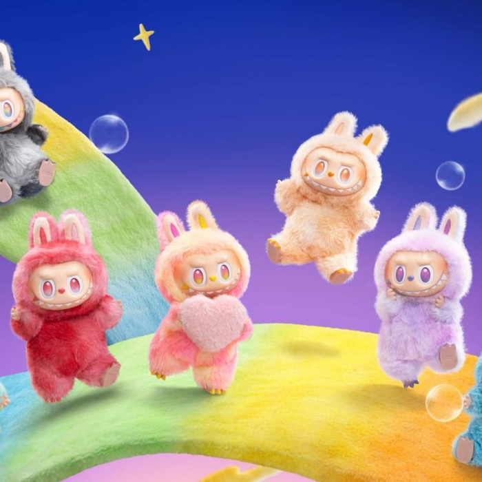 前主编Global丨外媒：凌晨4点排长队！LABUBU玩偶为何在美爆火？__财经头条__新浪财经