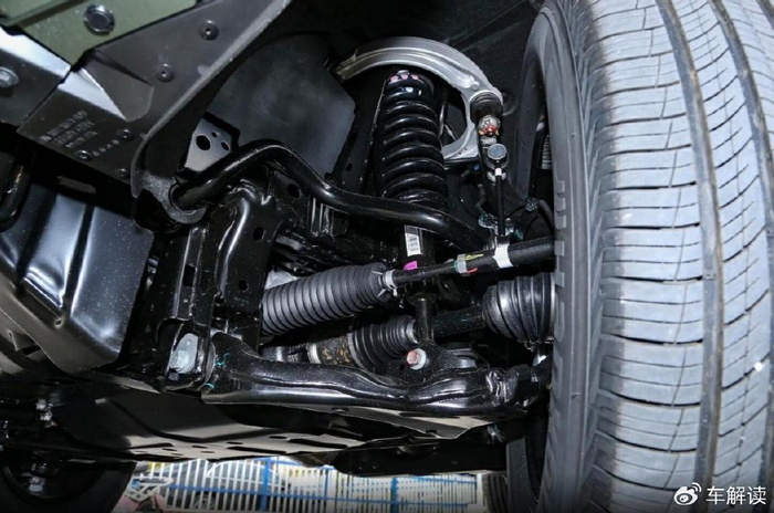 实拍坦克400 Hi4-T，配2.0T插混动力+低速四驱，能越野能家用__财经头条