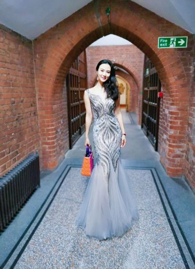 剑桥一等荣誉毕业，金融圈拼杀多年，她却决定改变！|小红书|剑桥|投行_新浪新闻