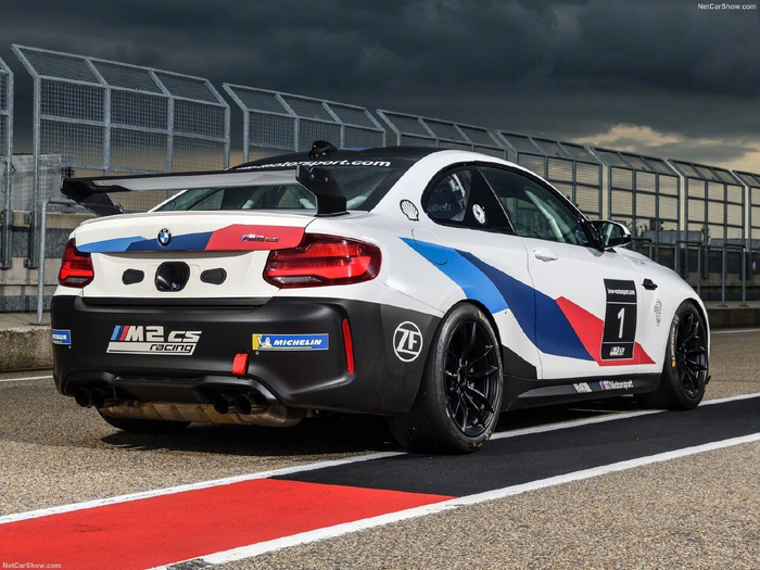 BMW M2 CS Racing