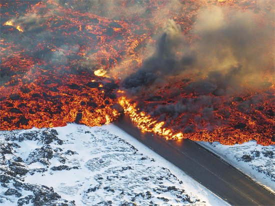 火山喷发，冰岛小镇居民流离失所|火山喷发|冰岛|纽约时报_新浪新闻