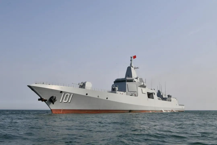 航母“带刀侍卫” ，国产最强导弹驱逐舰，南昌舰高清壁纸来了！