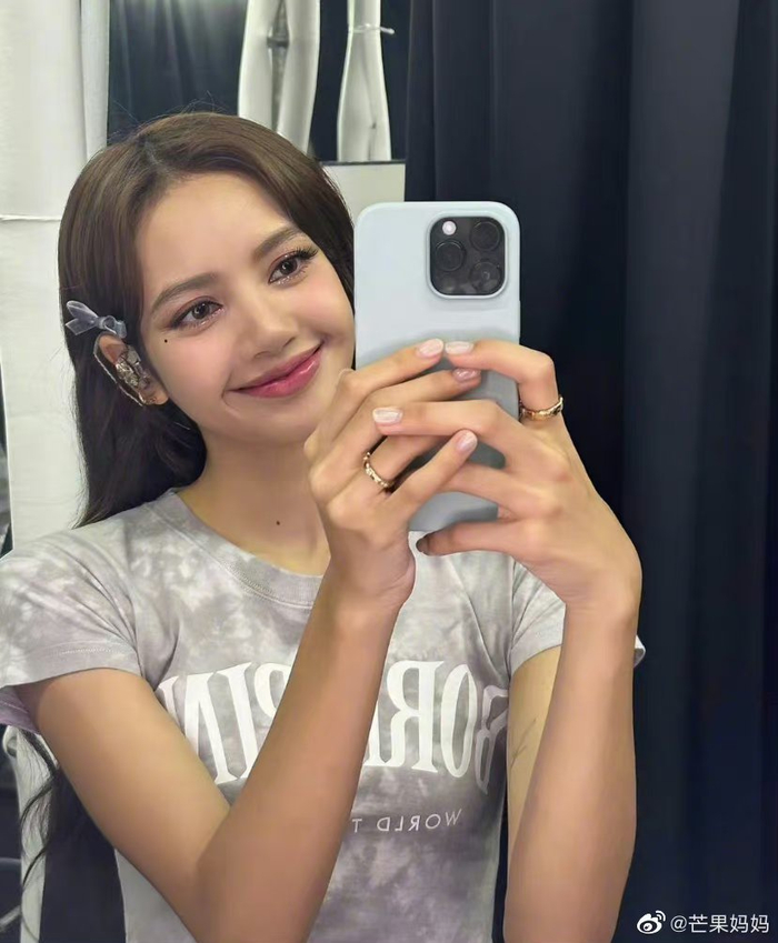 Lisa露额头，明明是大气清爽的女明星啊，还有点御姐氛围……__财经头条