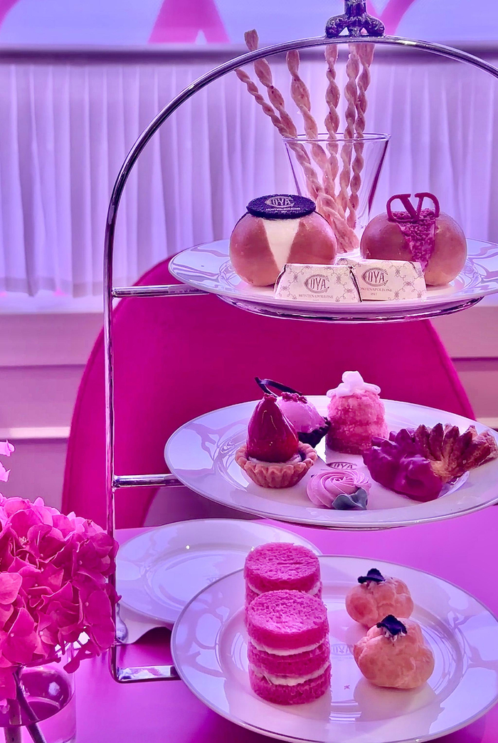 Valentino X Cova下午茶🫖 这明艳的粉红世界谁不爱哇__财经头条__新浪财经