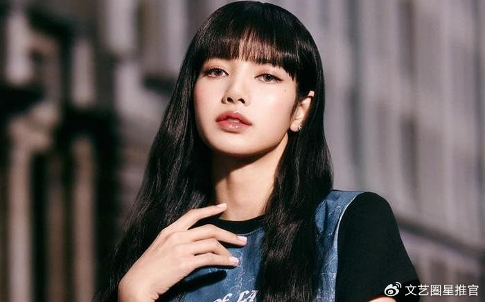 Lisa在巴黎为LV三公子庆生并陪他一周，空姐偶遇称其看着很疲惫