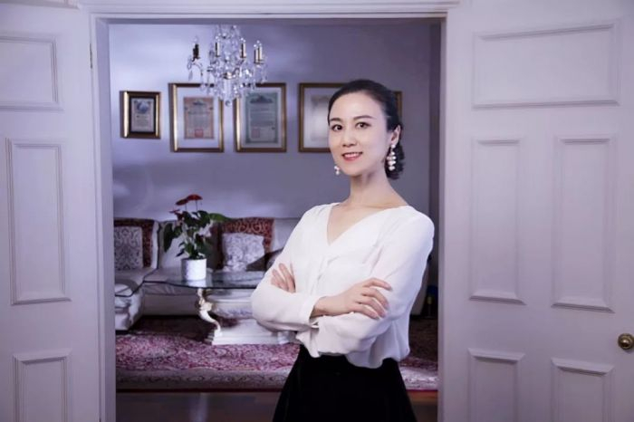 剑桥一等荣誉毕业，金融圈拼杀多年，她却决定改变！