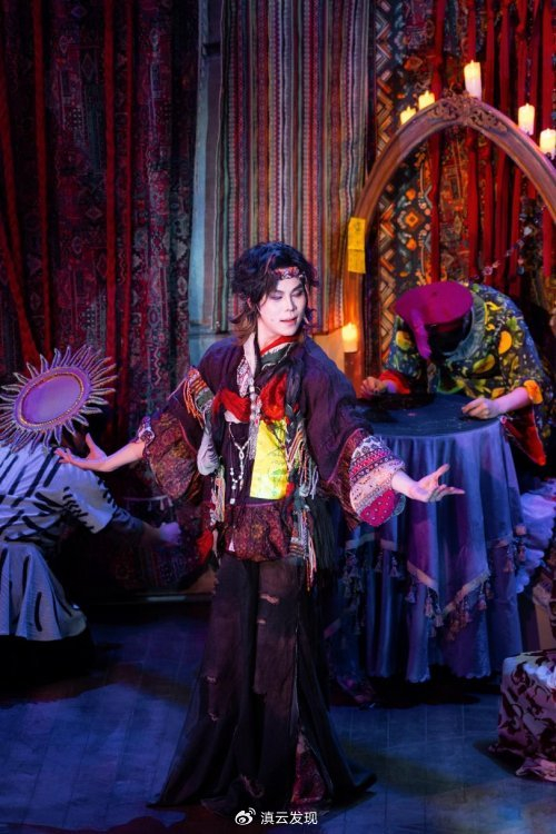 0528》原创音乐剧镜框版首演成功：“环境式天花板”再续新篇章|上海市|舞台|故事|剧场|情感_新浪娱乐_新浪新闻