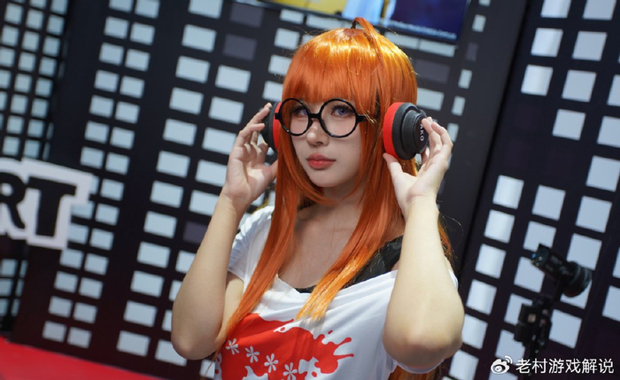 绝美coser还是炫酷游戏？《P5X》玩家：我全都要！__财经头条__新浪财经