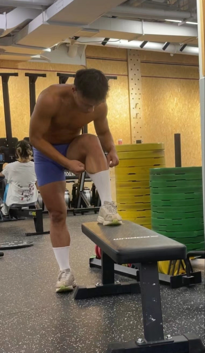 黑皮白袜体育生