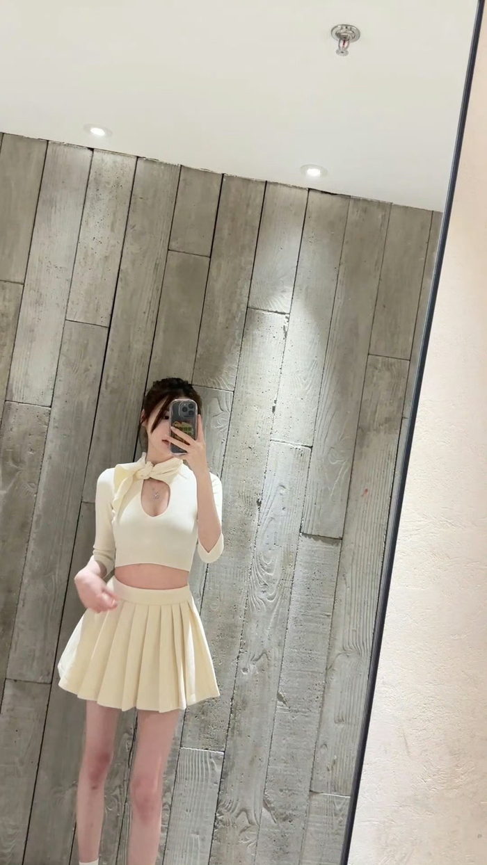 她叫袁锦瑜，00年，身高165cm，集甜美和气质于一身的女生……