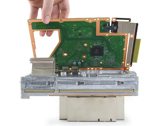 Xbox Series X完全拆解，内藏两处士官长彩蛋