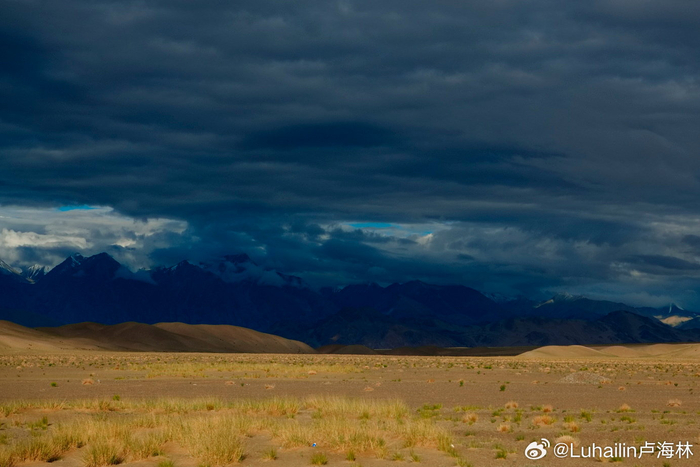 沿G219国道从狮泉河到班公湖，路上风景美的令人窒息__财经头条__新浪财经