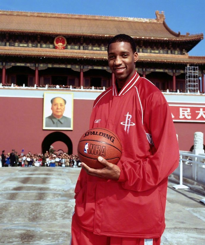 2004年，NBA赛事首次登陆中国……