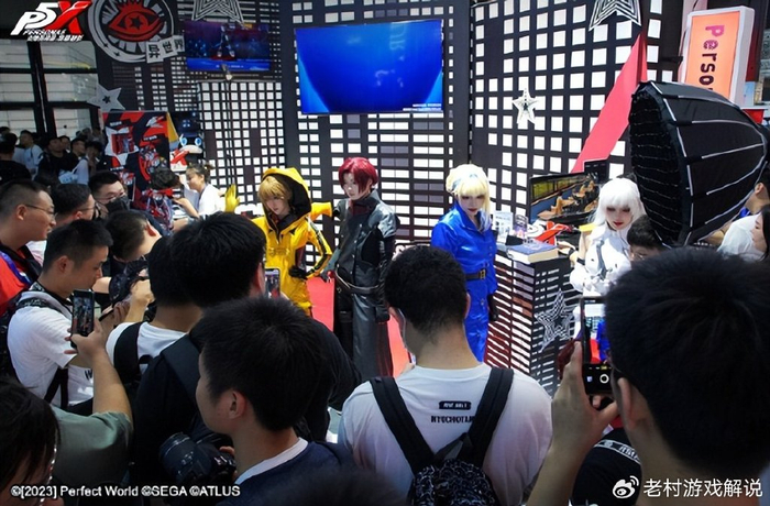 绝美coser还是炫酷游戏？《P5X》玩家：我全都要！__财经头条__新浪财经