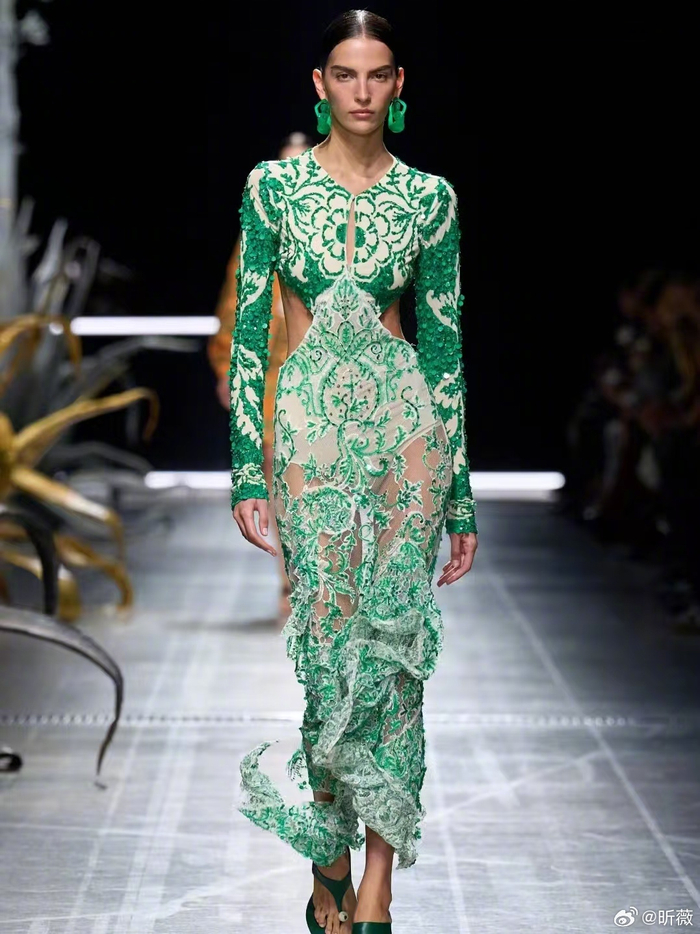 Etro S/S 2025系列以独特的设计理念展现出品牌的标志性风格…|Etro|春夏_新浪新闻