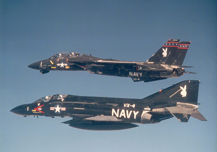 美国海军第9空中测试与评估中队(VX-9)的黑兔子涂装即将回归！__财经头条__新浪财经