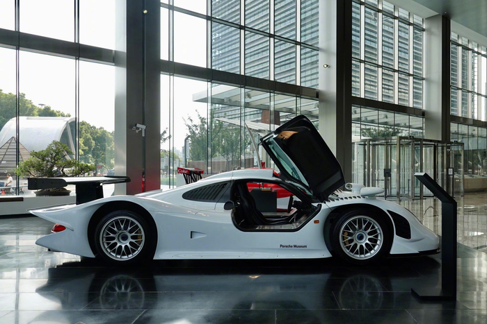 经典车探秘之保时捷911 GT1 Straβenversion —— 1998 年 911 GT1