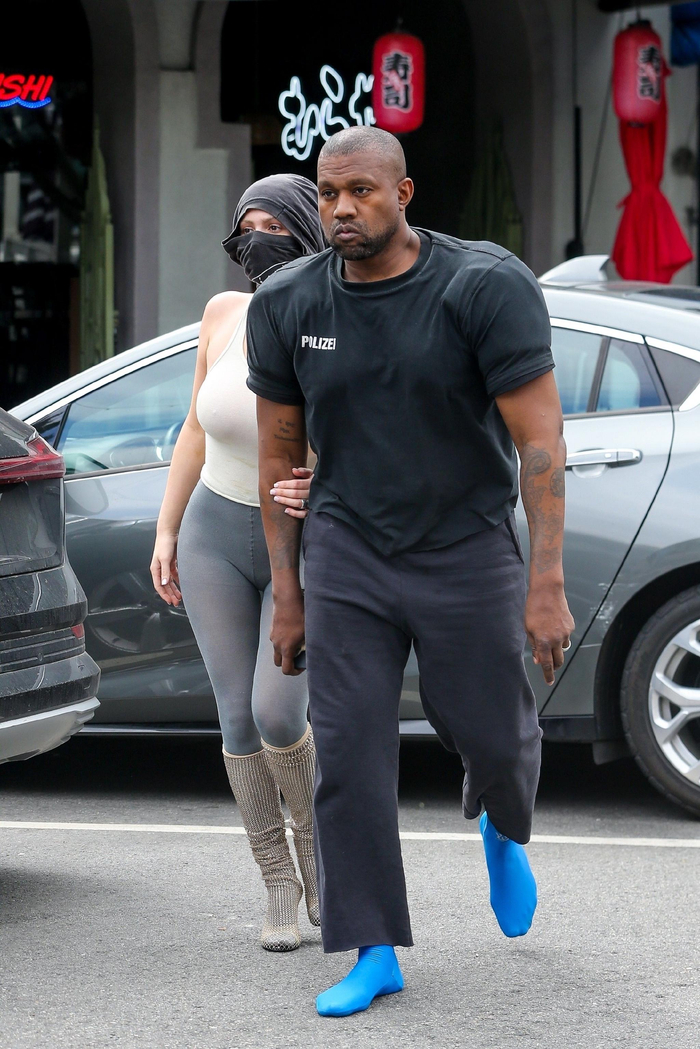 Kanye West 侃爷的穿搭到底经历了什么|侃爷|Kanye West|穿搭_新浪新闻