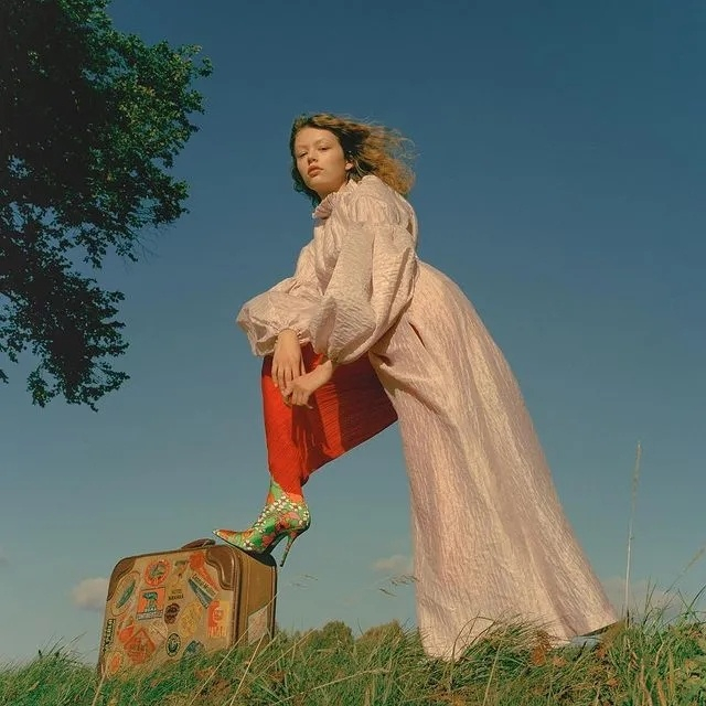 James Perolls 是一名来自伦敦的摄影师……__财经头条