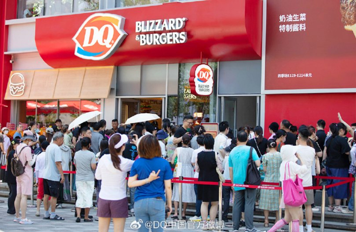 跨界成风，卖冰淇淋的DQ开出一家汉堡店|上海市|变化|中国|门店|餐厅_新浪新闻