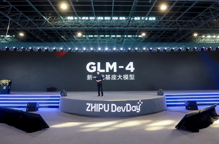智谱AI推出GLM-4大模型全家桶，GLMs上线，不会编程也能创建Agent|AI|智能体|张鹏_新浪新闻