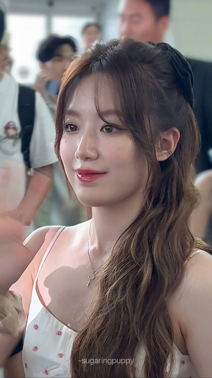 叶舒华 绝美生图 cr.logo 白白嫩嫩看起来很好抱的亚子__财经头条