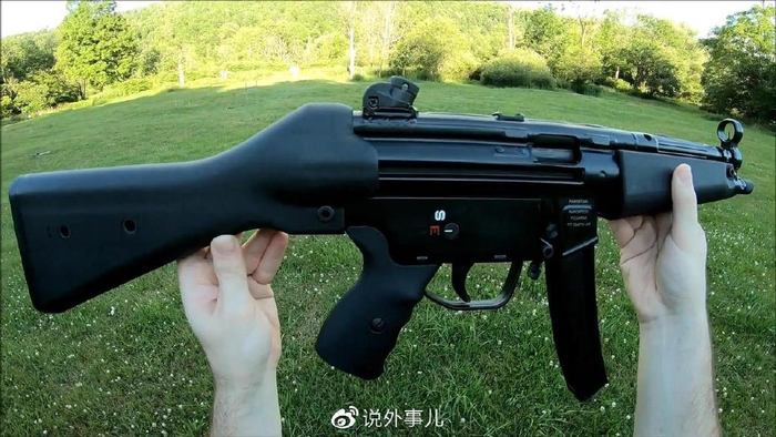 它是MP5的复刻版 由巴铁兄弟制造 是一款可靠耐用的冲锋枪|巴基斯坦|冲锋枪|复刻版_新浪新闻