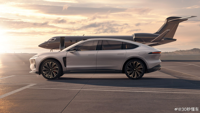 临近年末，蔚来在NIO Day上发布了自家的行政级旗舰蔚来ET9……__财经头条__新浪财经
