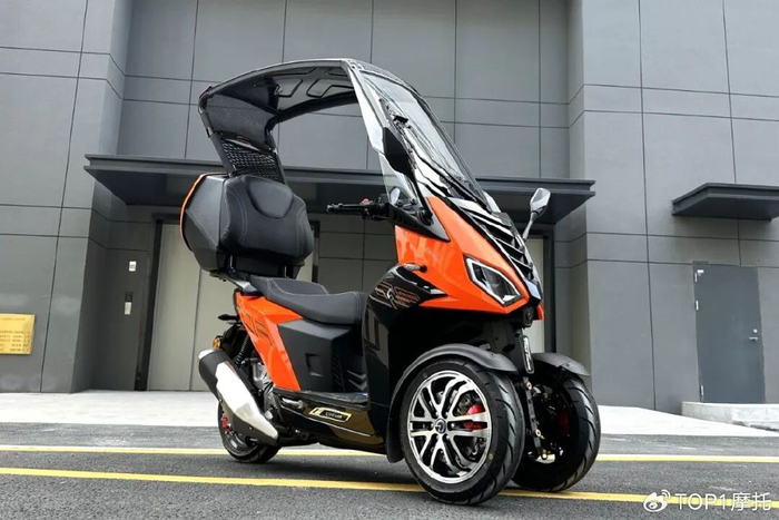 Adiva AD7智行版上市，售价26,800元，倒三轮带顶篷更适合通勤？__财经头条__新浪财经