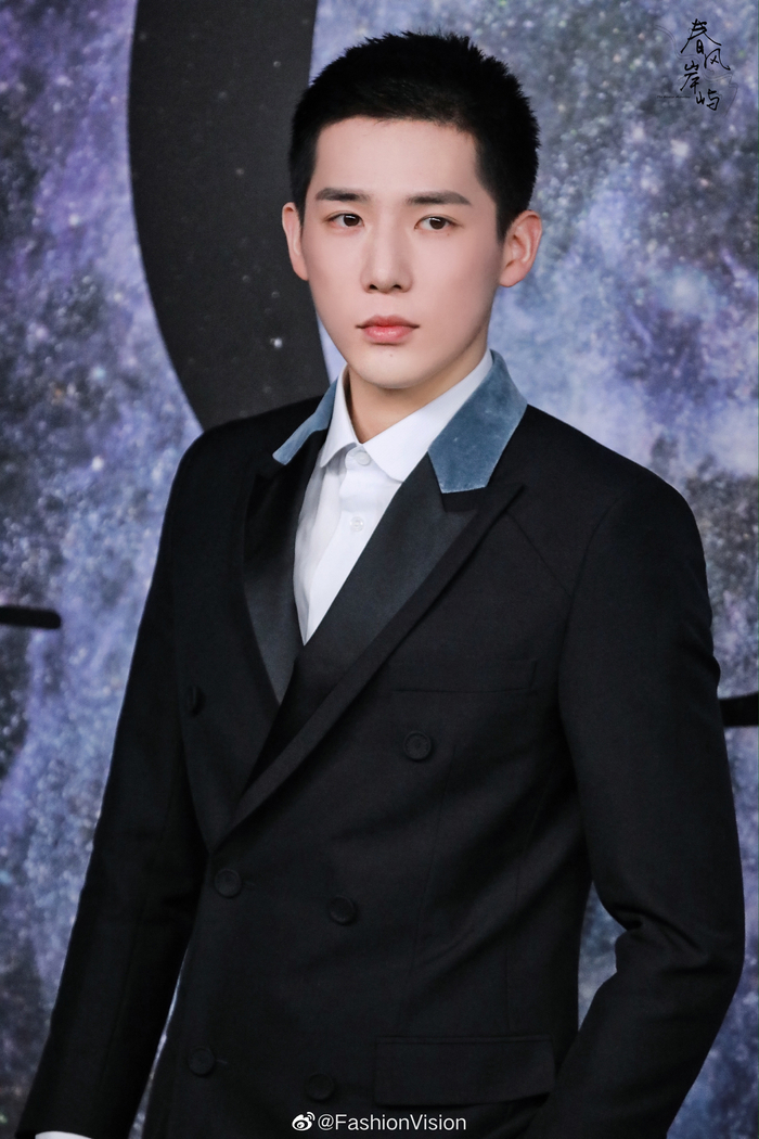 今晚的男星们，你觉得谁的穿搭不错？