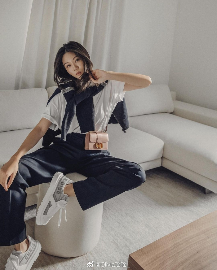 来自纽约的华裔博主Jenny Suet，率性又优雅的整体风格……