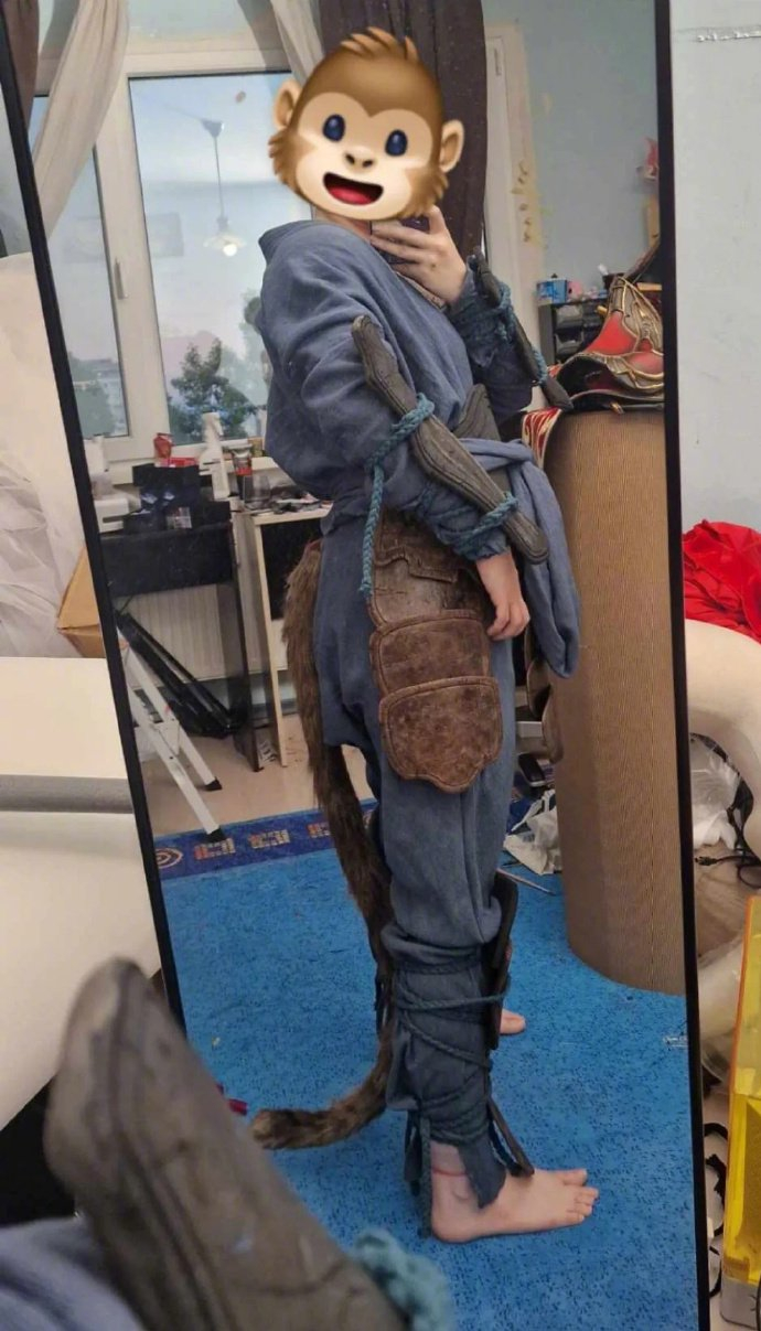 国外女玩家自制cos黑悟空__财经头条