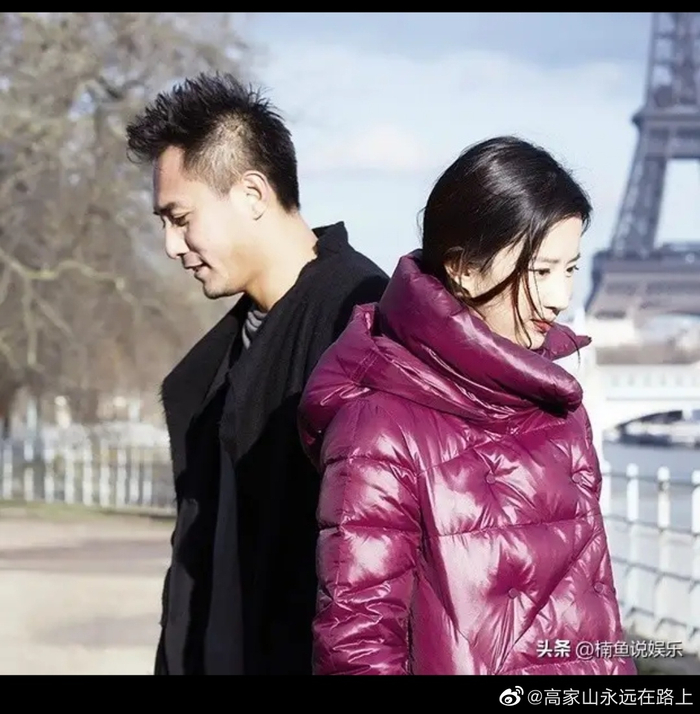 刘亦菲的这件羽绒服看起来像大妈穿的……