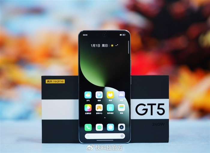 一块玻璃的高端质感！真我GT5评测:首创极客性能面板让芯片调度看得见