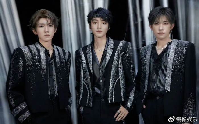 TFBOYS十年之约：资本与粉丝的博弈局|演唱会|艺人|追星|时代|西安_新浪娱乐_新浪新闻