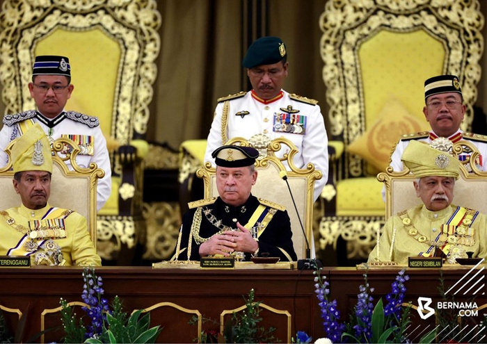 【多图】柔佛州苏丹登基为王，马来西亚今迎新国家元首