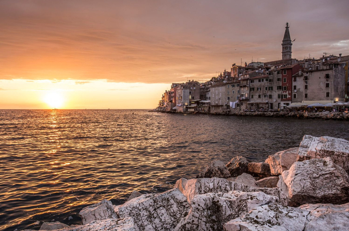罗维尼（Rovinj）是位于克罗地亚北部的一个渔港小城……__财经头条