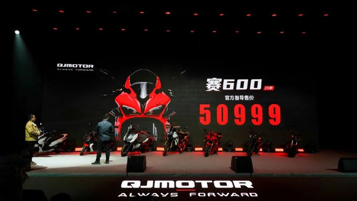 QJMOTOR多款新车发布，赛600升级弯道ABS，骁650首次亮相