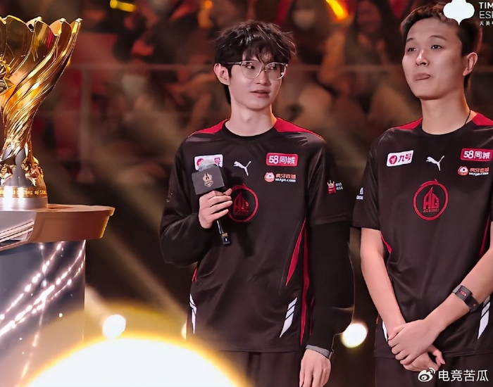 AG击败WB夺冠，猫神落泪，一诺拿下FMVP皮肤给到公孙离__财经头条__新浪财经