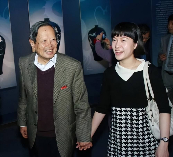 科学的尽头是神学？爱因斯坦和杨振宁，都认为有造物主存在