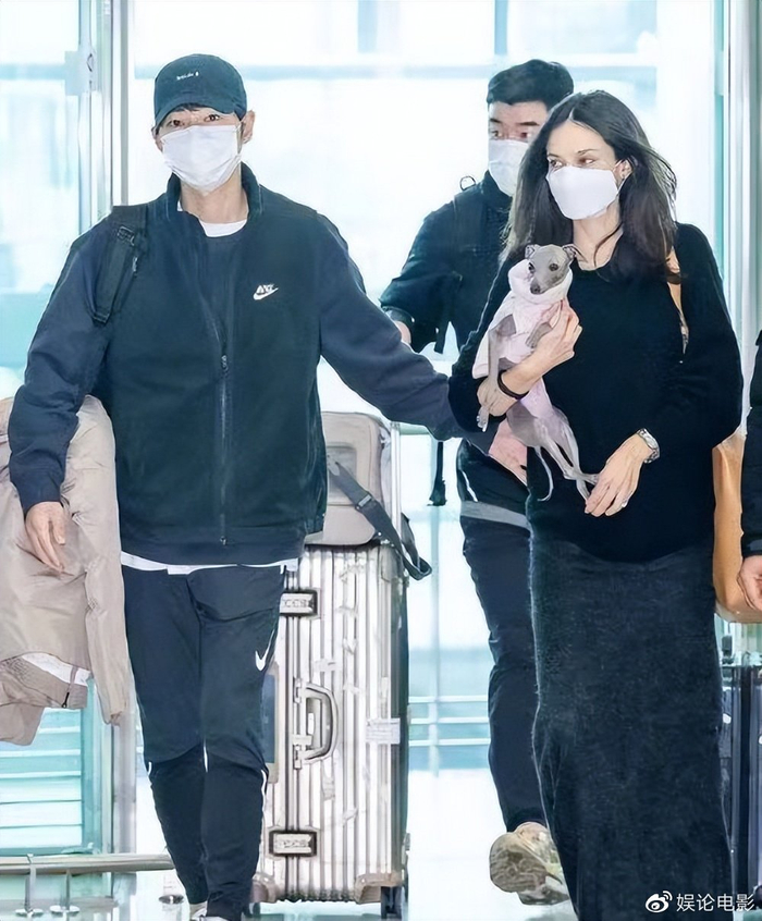 宋仲基官宣儿子出生，在妻子的家乡罗马生产，母子平安感到很幸福