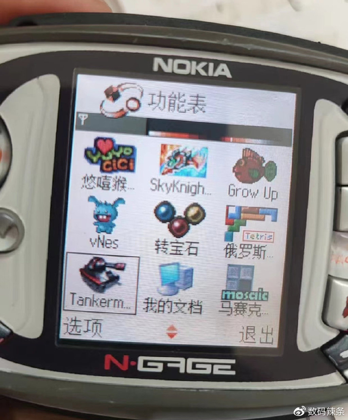 曾经最厉害的Nokia游戏手机，外观像GBA，还能玩拳皇