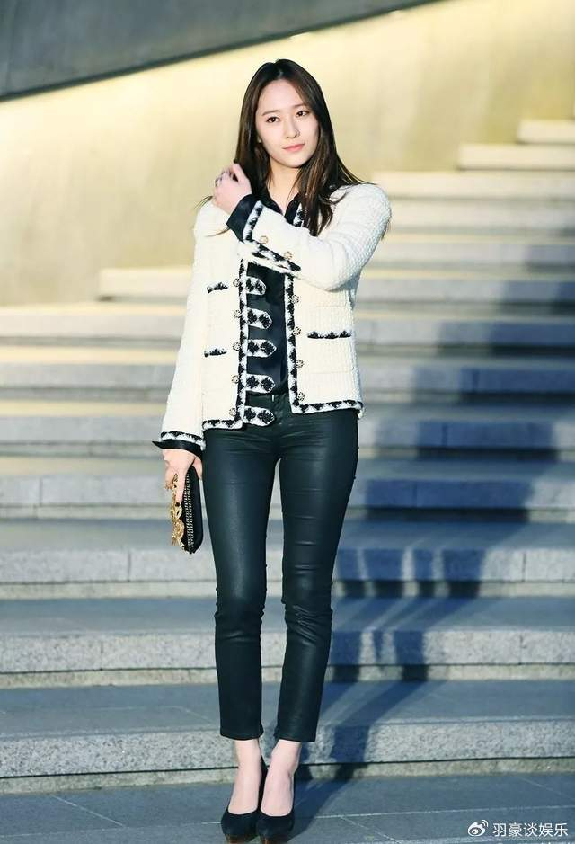 无法抵挡的美丽!37岁郑秀晶,迷人的美貌让人目不转睛|郑秀晶|性感|身材_新浪新闻