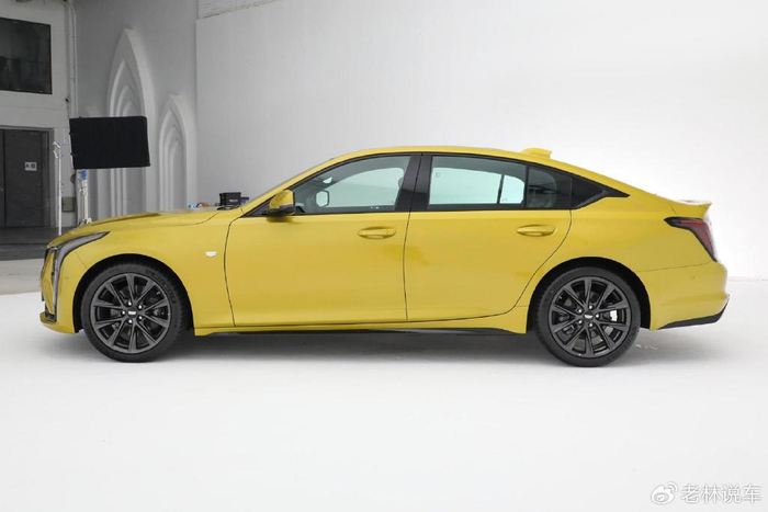 “价格战”升级，全新凯迪拉克CT5降价7万，标配33英寸9K大屏__财经头条__新浪财经