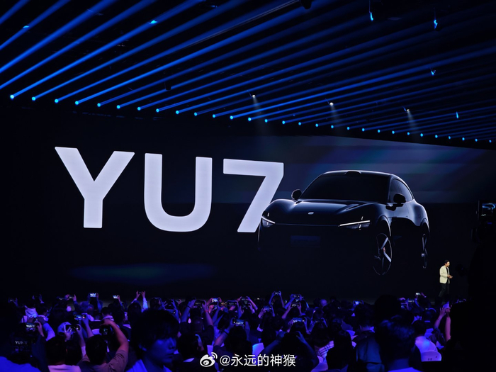 小米YU7开上来啦！__财经头条