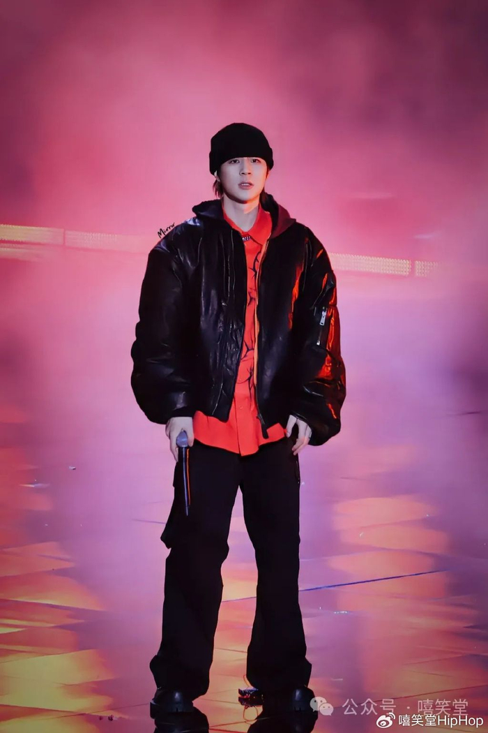 疯狂刷屏！早安坐实今年跨年夜最忙Rapper！__财经头条