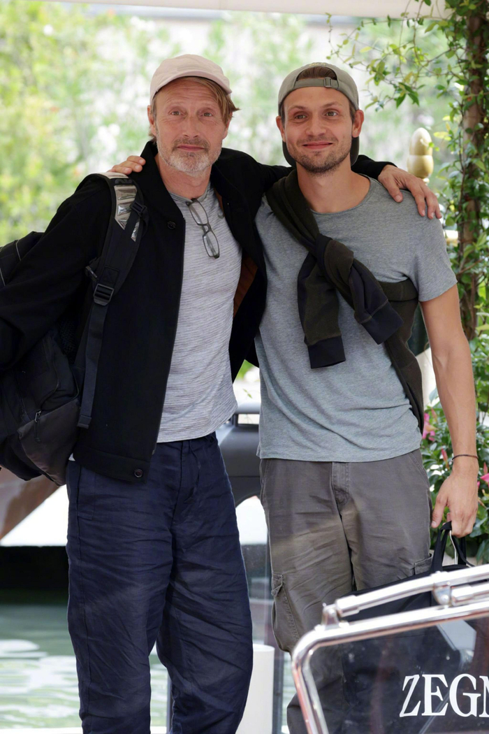 拔叔Mads Mikkelsen麦德斯·米科尔森和25岁的儿子Carl Jacobsen……