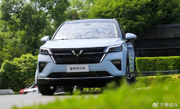 五菱大放血！超值SUV仅售5.5万，省油又省钱，保养一次仅需300元！