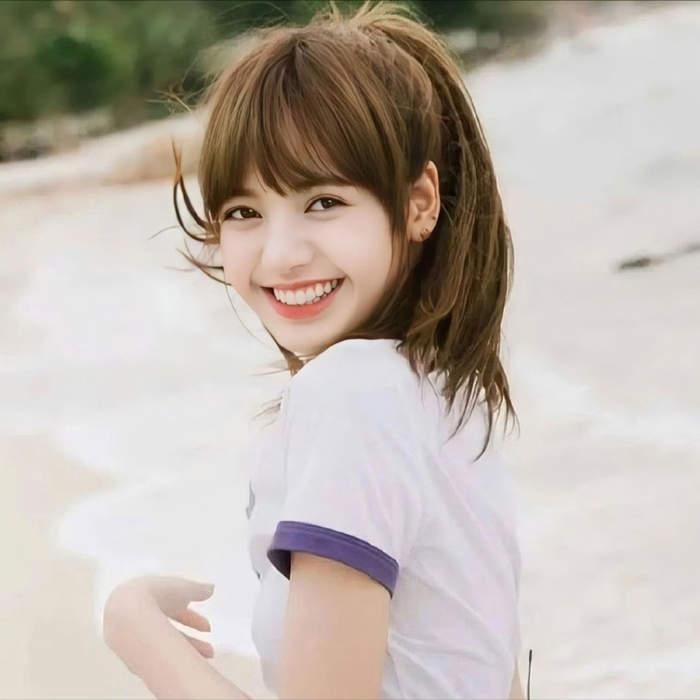 出道前的Lisa 刚出道的Lisa 疯马秀的Lisa……__财经头条