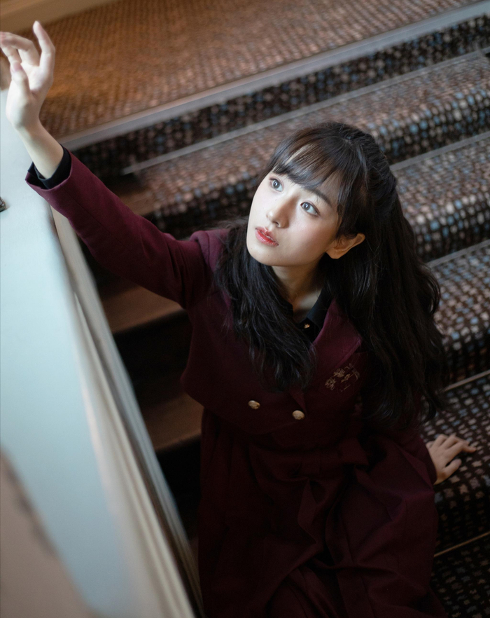 顾林 英国纽克斯尔大学金融会计专业 99年 身高157cm 体重42kg 喜欢拍